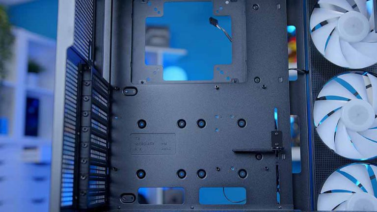 DeepCool Morpheus PC Case Review - GeekaWhat