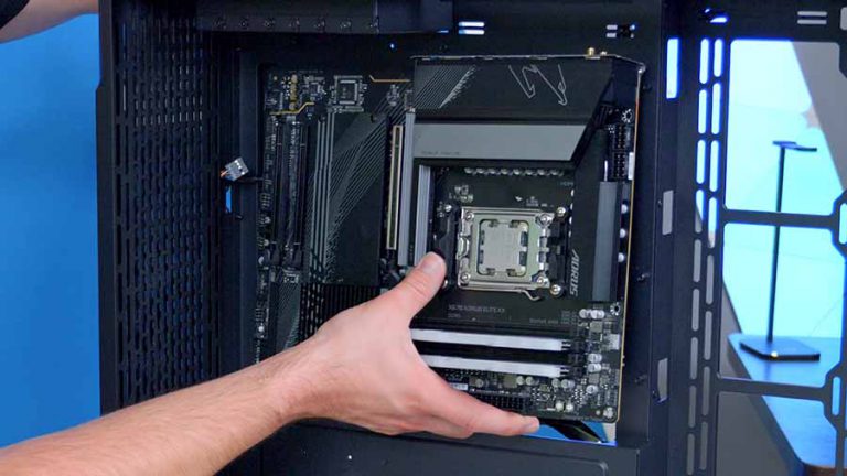 How to Build an Awesome RX 7900 XTX Gaming PC - GeekaWhat