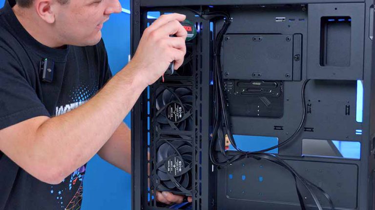 How to Build an Awesome RX 7900 XTX Gaming PC - GeekaWhat