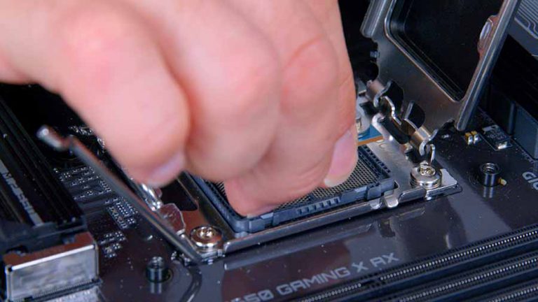 How to Build a Stunning $1300 Gaming PC - GeekaWhat