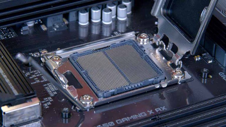 How to Build a Stunning $1300 Gaming PC - GeekaWhat