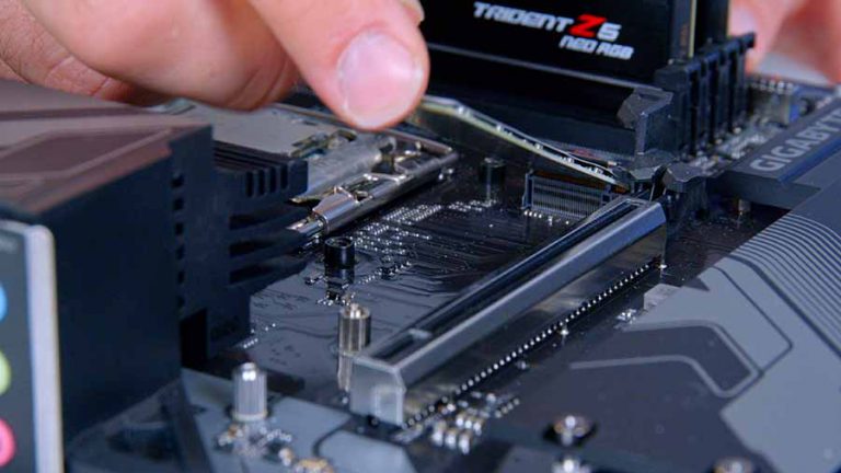 How to Build a Stunning $1300 Gaming PC - GeekaWhat